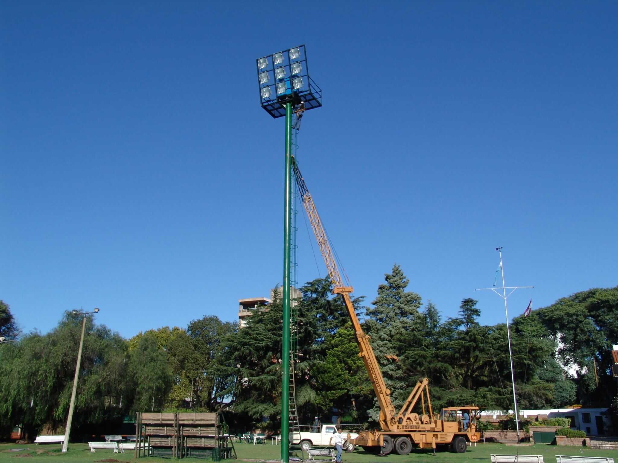 COLUMNAS DE ILUMINACIÓN Y ALTA TENSIÓN – AC Ingeniería